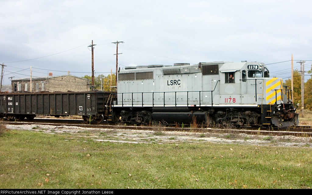LSRC 1178 returns to the yard